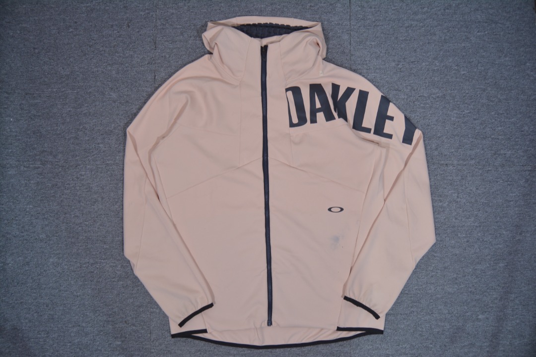 Oakley, Men's Fashion, Coats, Jackets and Outerwear on Carousell