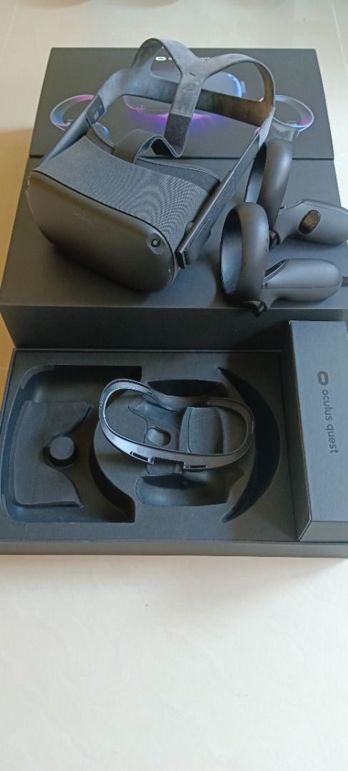 Oculus Quest 64GB VR gaming headset (perfect condition, original box ...