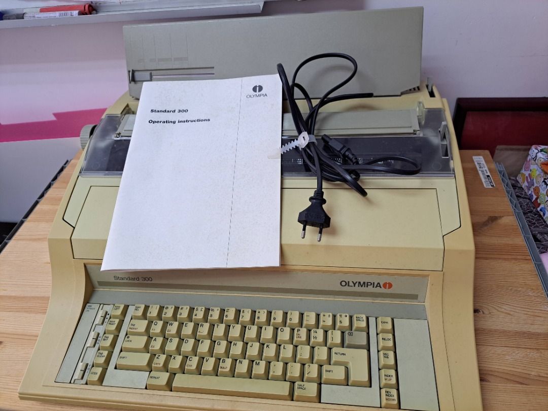 Olympia Standard 300 Electronic Typewriter 電動打字機 電子打字機, 電腦＆科技, 商務用科技產品 ...