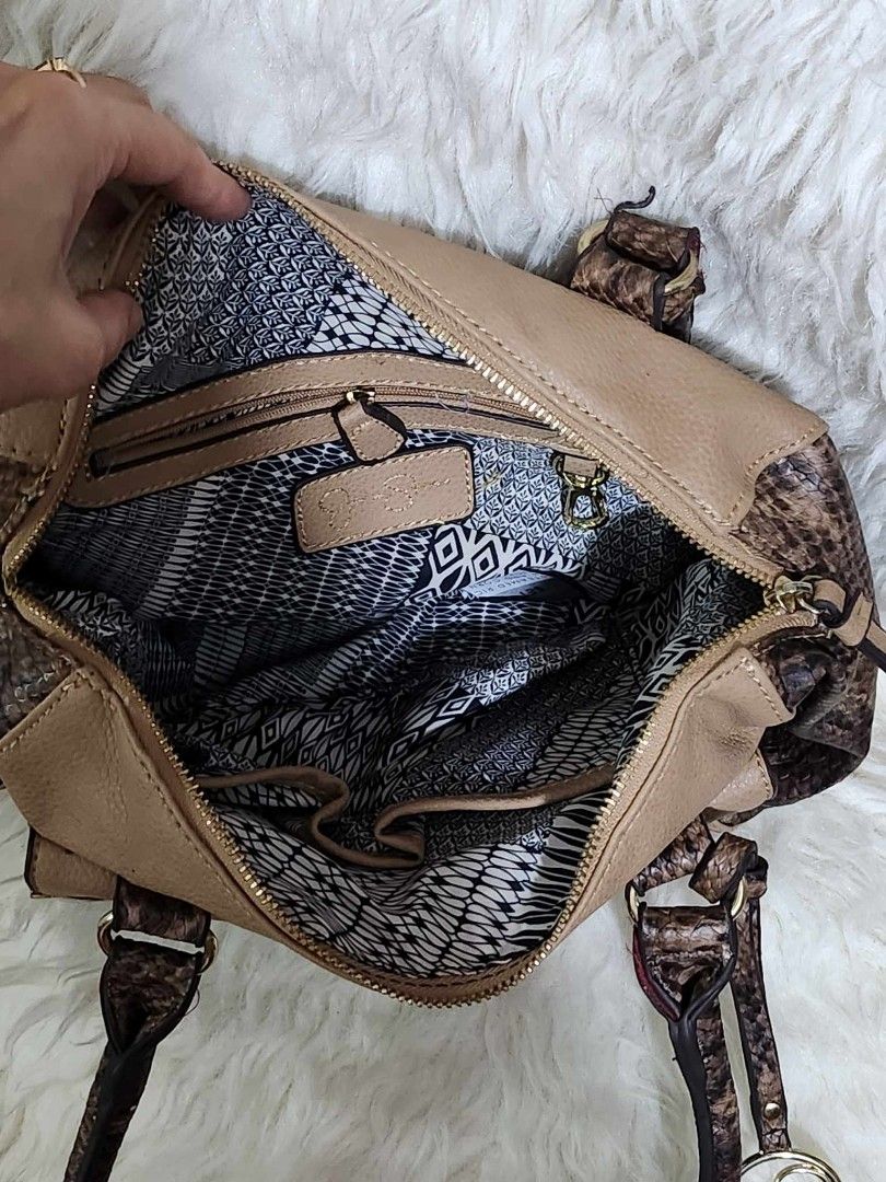 Preloved Jessica simpsons shoulder bag, Women's Fashion, Bags & Wallets ...