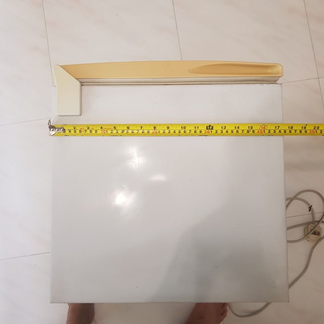 Samsung Mini Fridge SRG-058, TV & Home Appliances, Kitchen Appliances ...