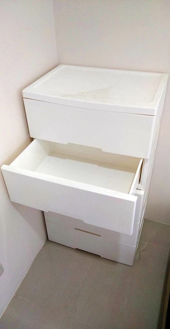 Secondhand Uratex Monoblock Store-It 5 Layer Drawer, Furniture & Home ...