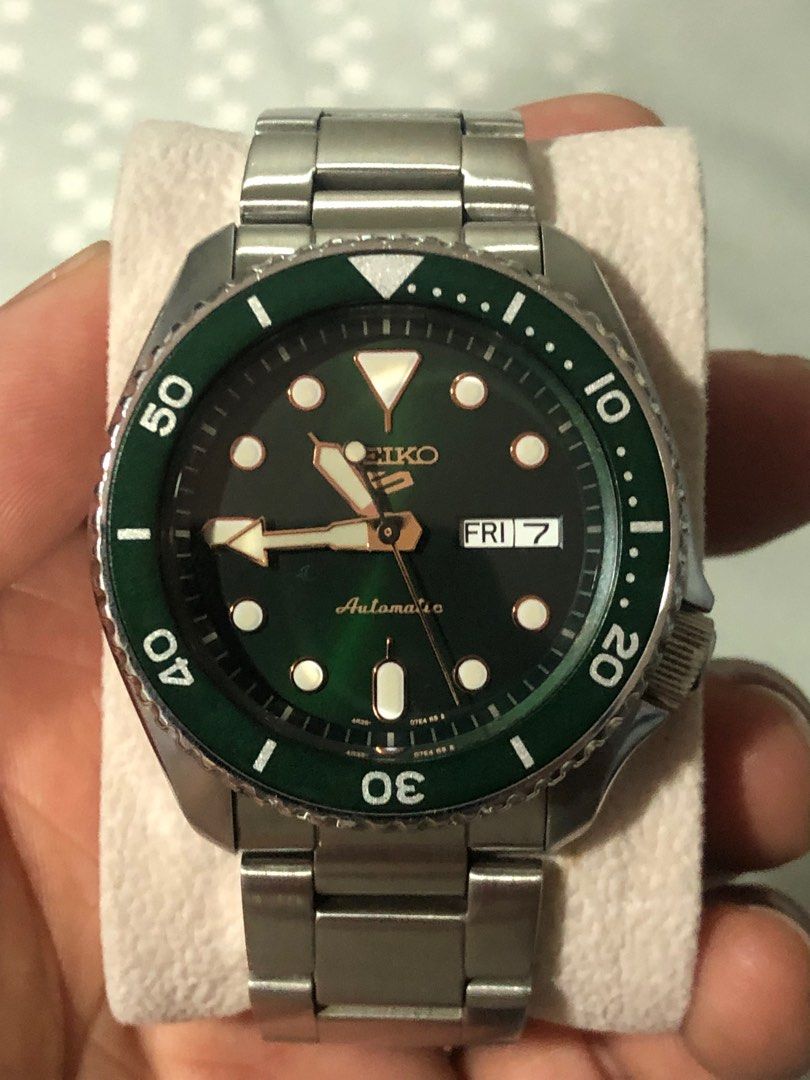 Seiko 5 Hulk, Men's Fashion, Watches & Accessories, Watches on Carousell