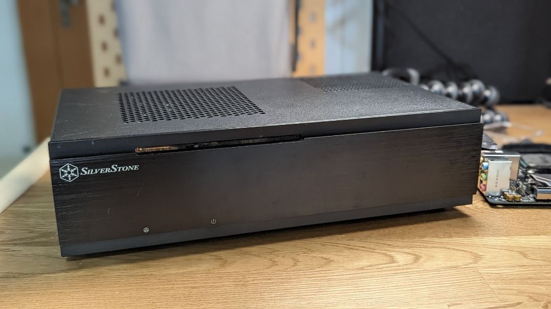 Silverstone ML06-E ITX Chassis with 2 x 80mm Cooler Master fans ...