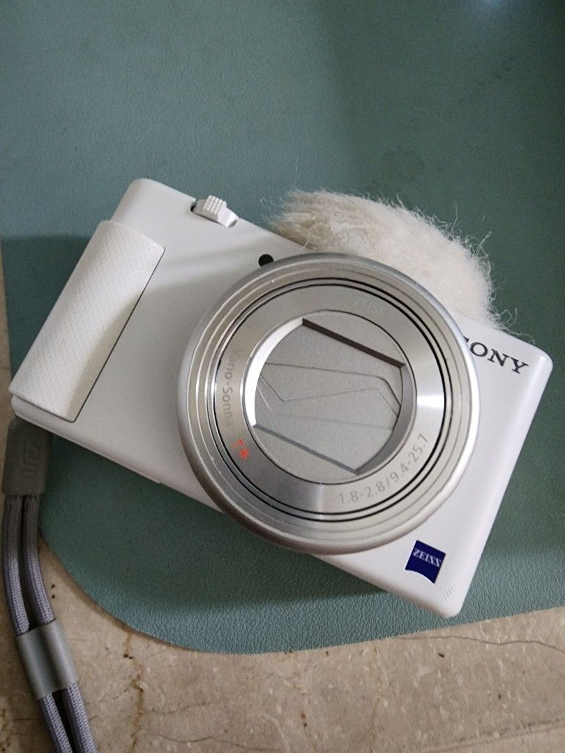 Sony zv1 white, Photography, Cameras on Carousell