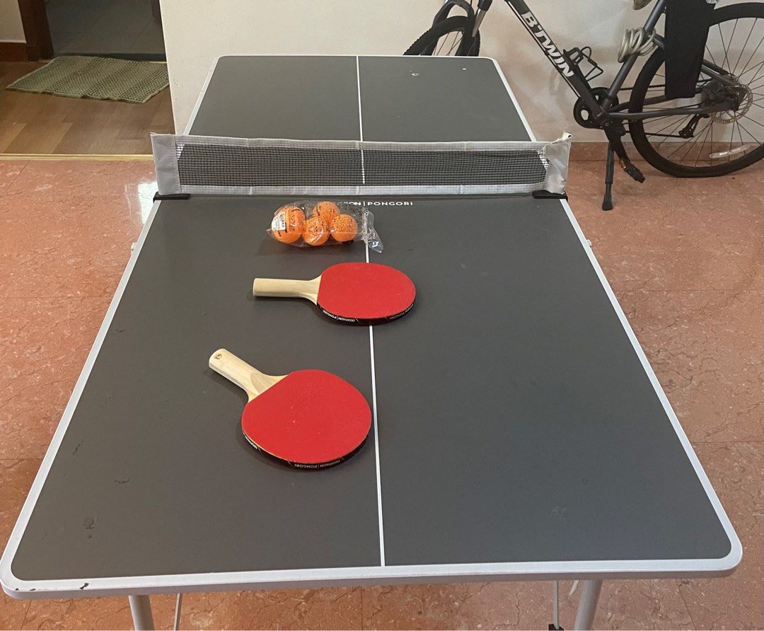 Table tennis table, 2 raquets and balls, Sports Equipment, Sports ...