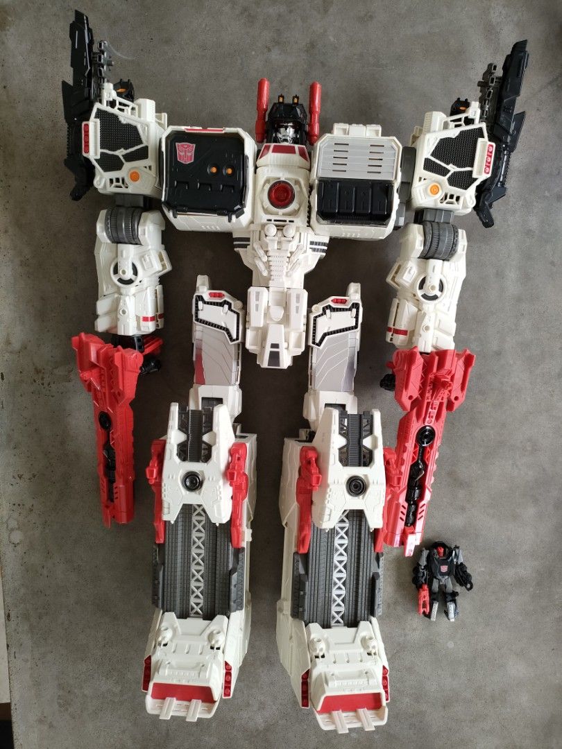 Takaratomy Transformers Metroplex Titan Class, Hobbies & Toys, Toys ...