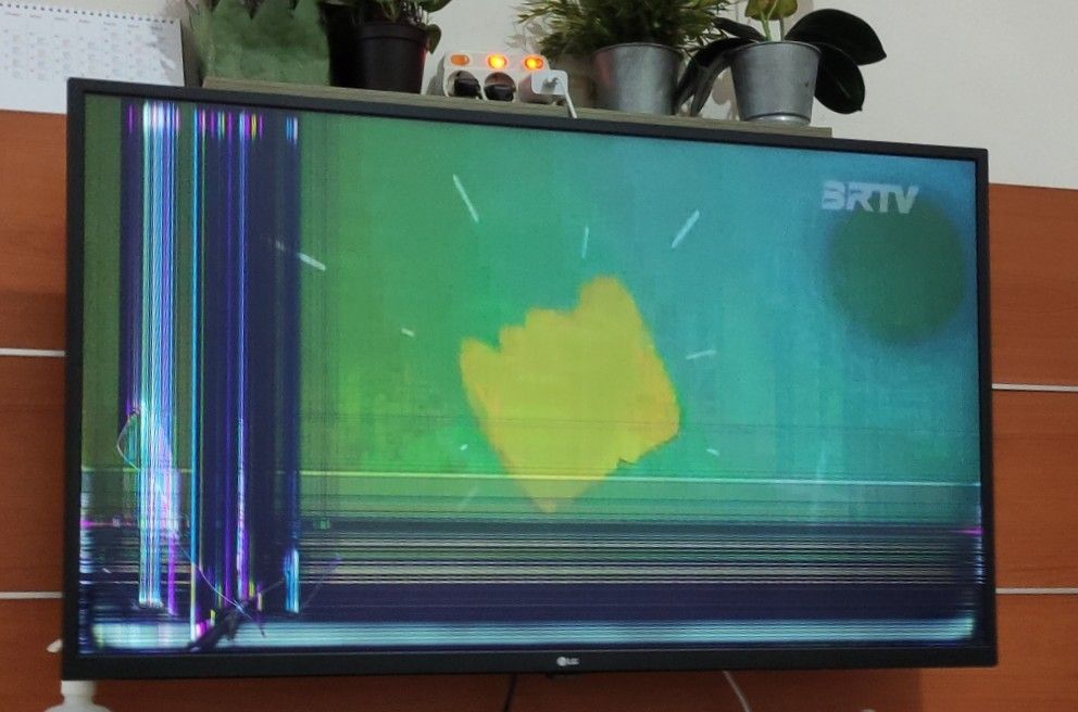 TV LG 43 inch 43UN7000PTA - screen pecah, Elektronik, TV & Perlengkapan ...