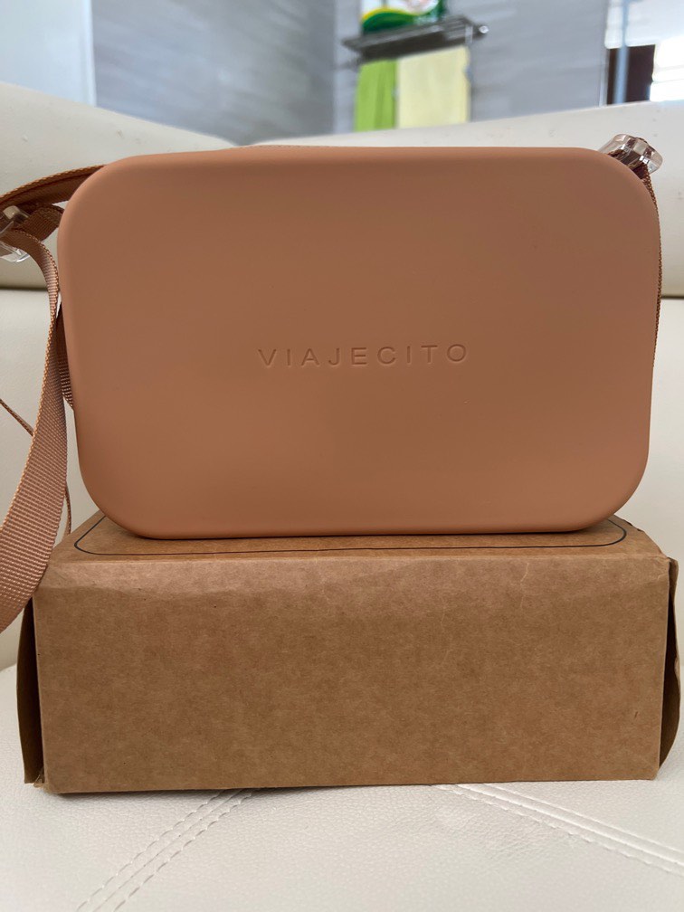 Viajecito Classic Splashkit sample kit in Tan with Tan skinny strap ...