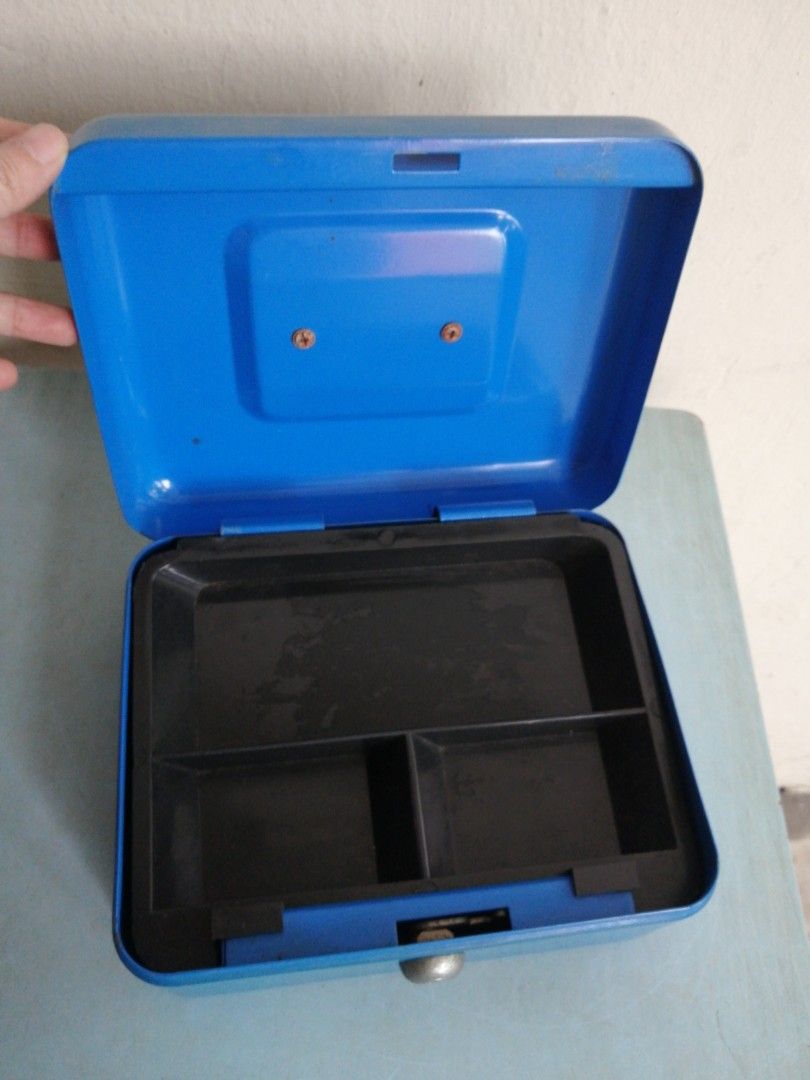Vintage Electric Blue Metal Cash Box, Hobbies & Toys, Memorabilia ...