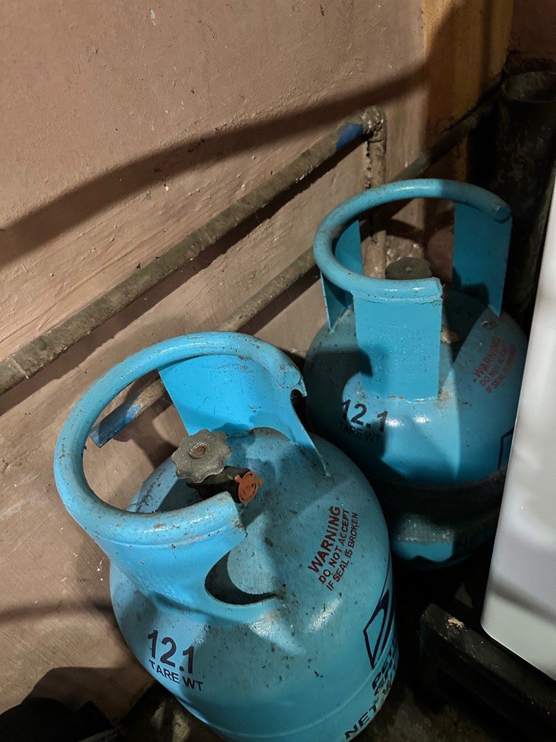 2 pcs Petron Gasul Tank (empty) on Carousell