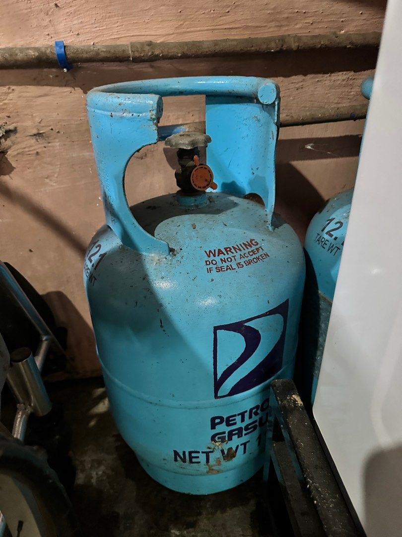 2 pcs Petron Gasul Tank (empty) on Carousell