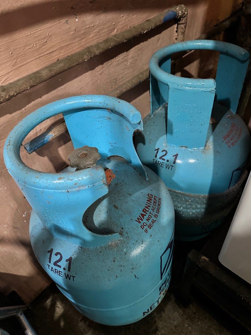 2 pcs Petron Gasul Tank (empty) on Carousell