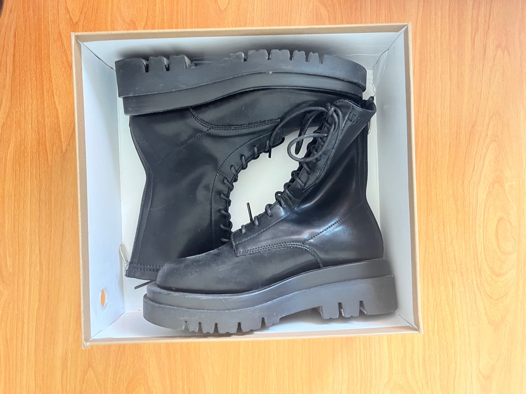 靴子, 她的時尚, 鞋, 厚底鞋在旋轉拍賣