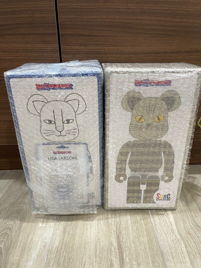 Bearbrick Lisa Larson Mikey (Blue) 400% + 100% & Mia 400%, Hobbies ...