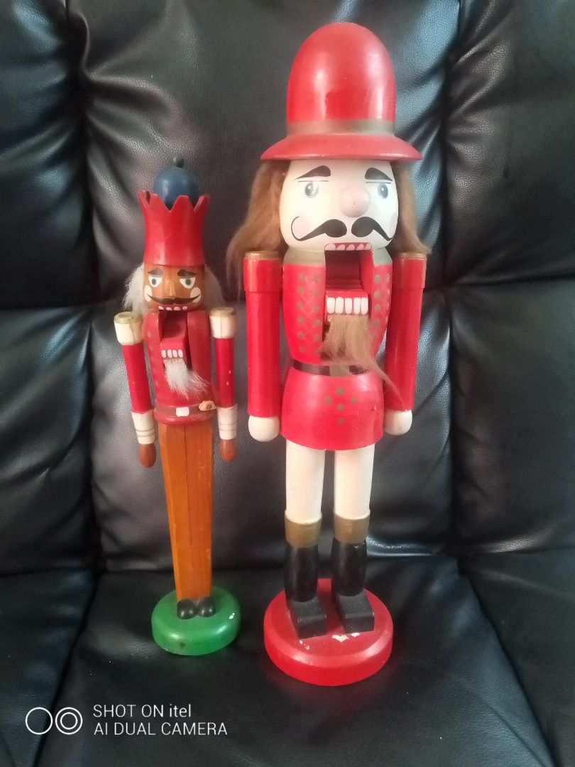 Boneka kayu, Antik, Lainnya di Carousell