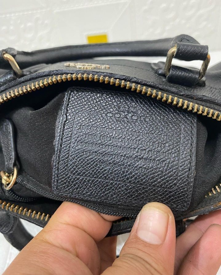 Coach full kulit asli, Fesyen Wanita, Tas & Dompet di Carousell