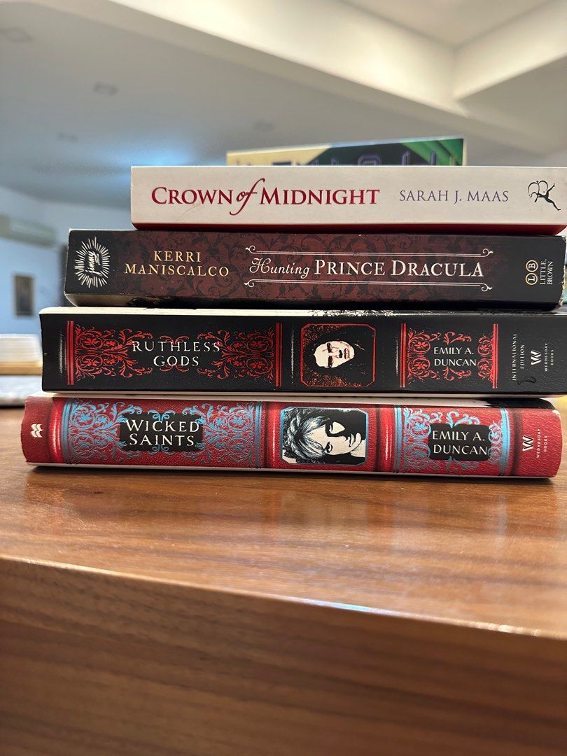 Emily Duncan / Cassandra Clare / Shusterman / Stephanie Garber, Hobbies ...