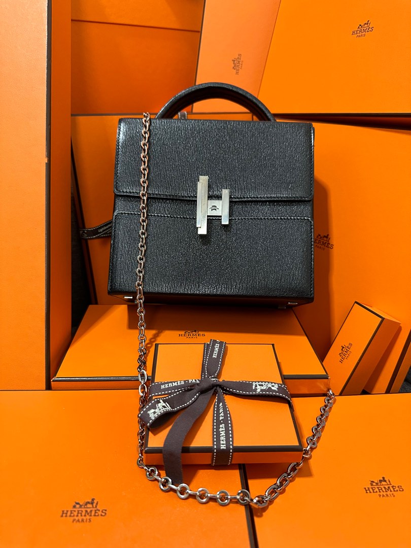 Hermes cinhetic top handle bag, Luxury, Bags & Wallets on Carousell