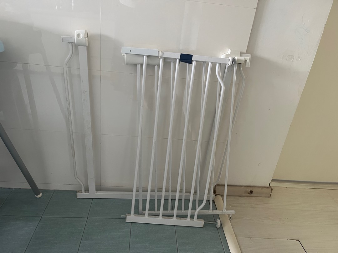 Kids and pet safe gate 3 piece., Furniture & Home Living, Security ...