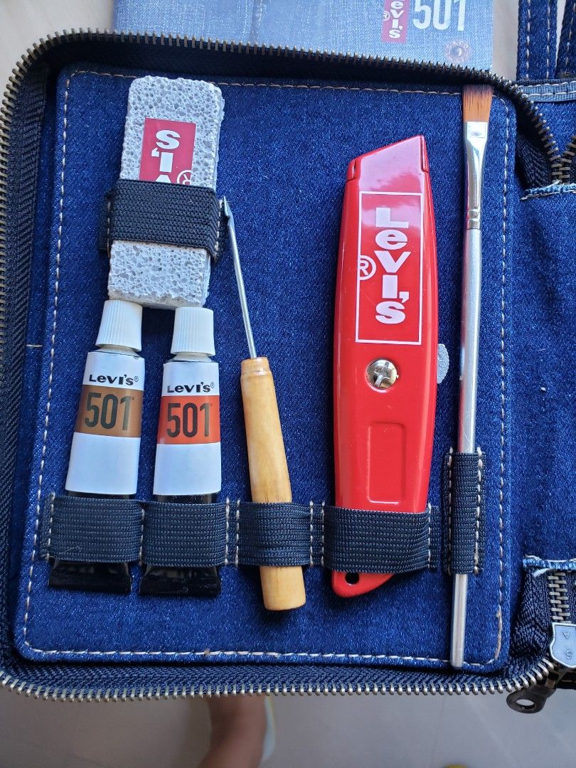 Sale $100 LEVIS Live Unbuttoned 501.diy..(for SWAP/EXCHANGE ), 興趣及遊戲 ...