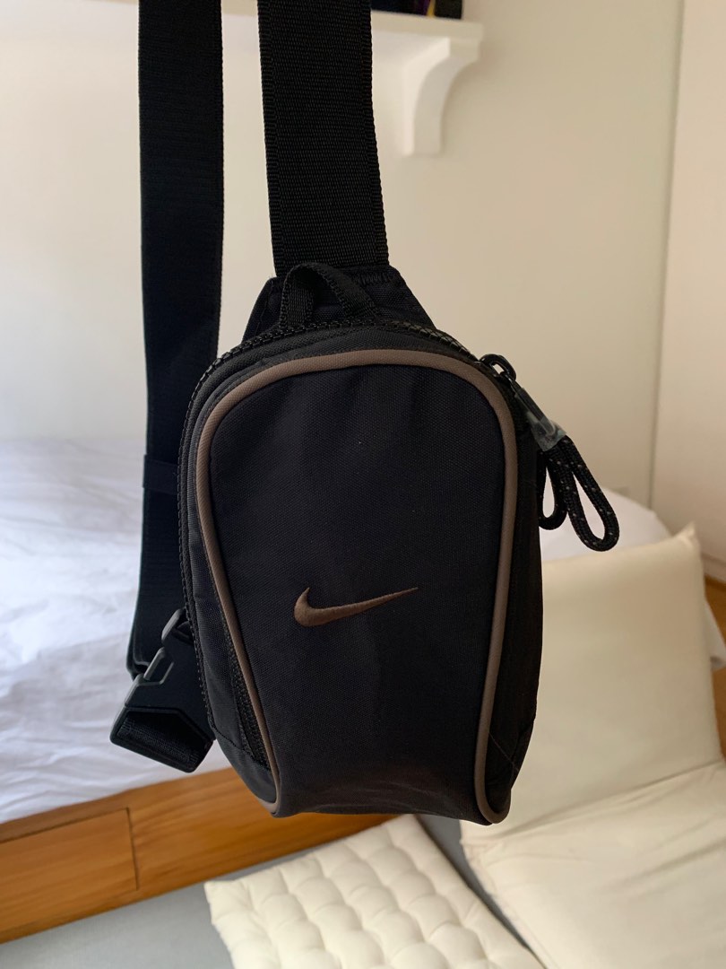 Nike Crossbody Bag Pouch, Men's Fashion, Bags, Belt bags, Clutches and ...