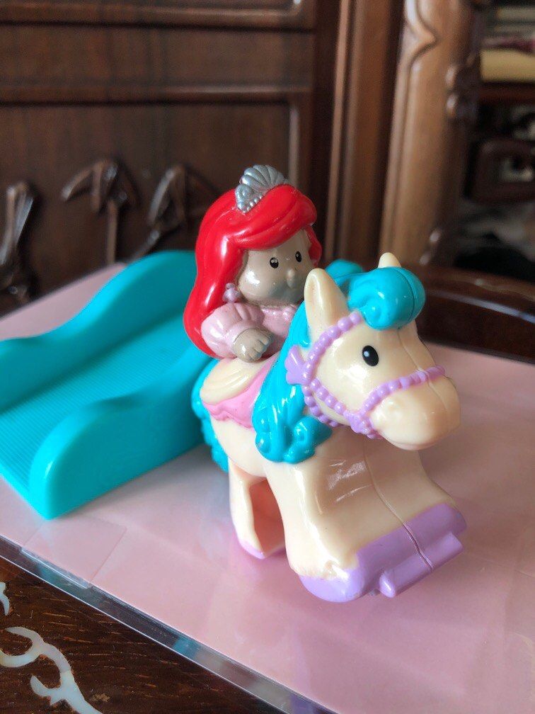 Princess riding horse (go down the ladder herself), 興趣及遊戲, 玩具 & 遊戲類 ...