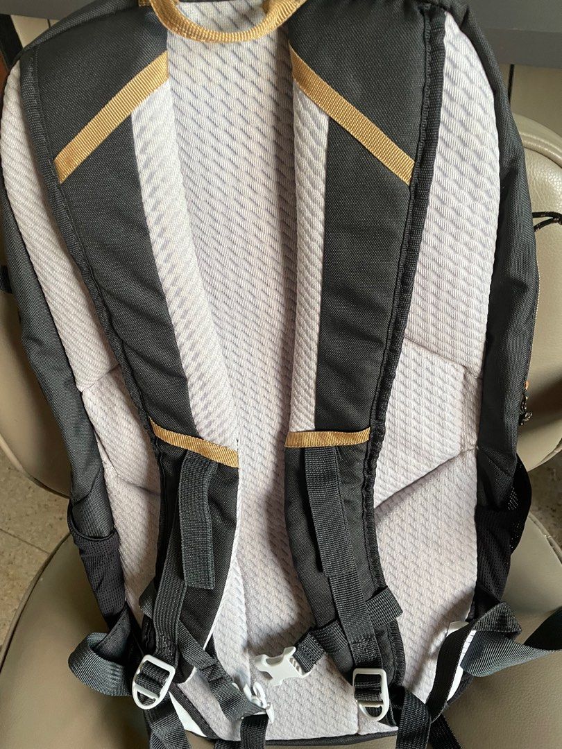 Quechua hiking backpack 30L black, Men's Fashion, Bags, Backpacks on ...