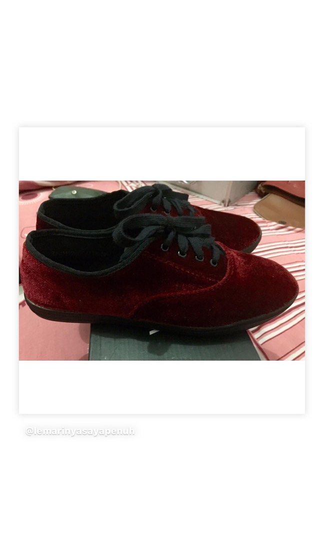 Sepatu bludru marron, Fesyen Wanita, Sepatu di Carousell