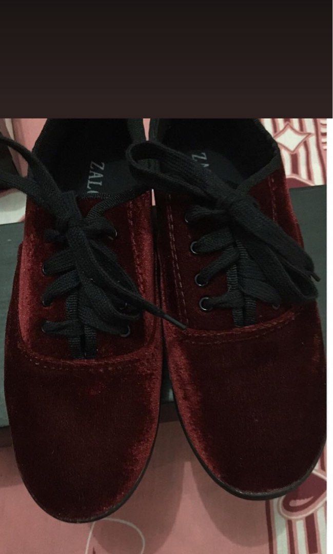 Sepatu bludru marron, Fesyen Wanita, Sepatu di Carousell