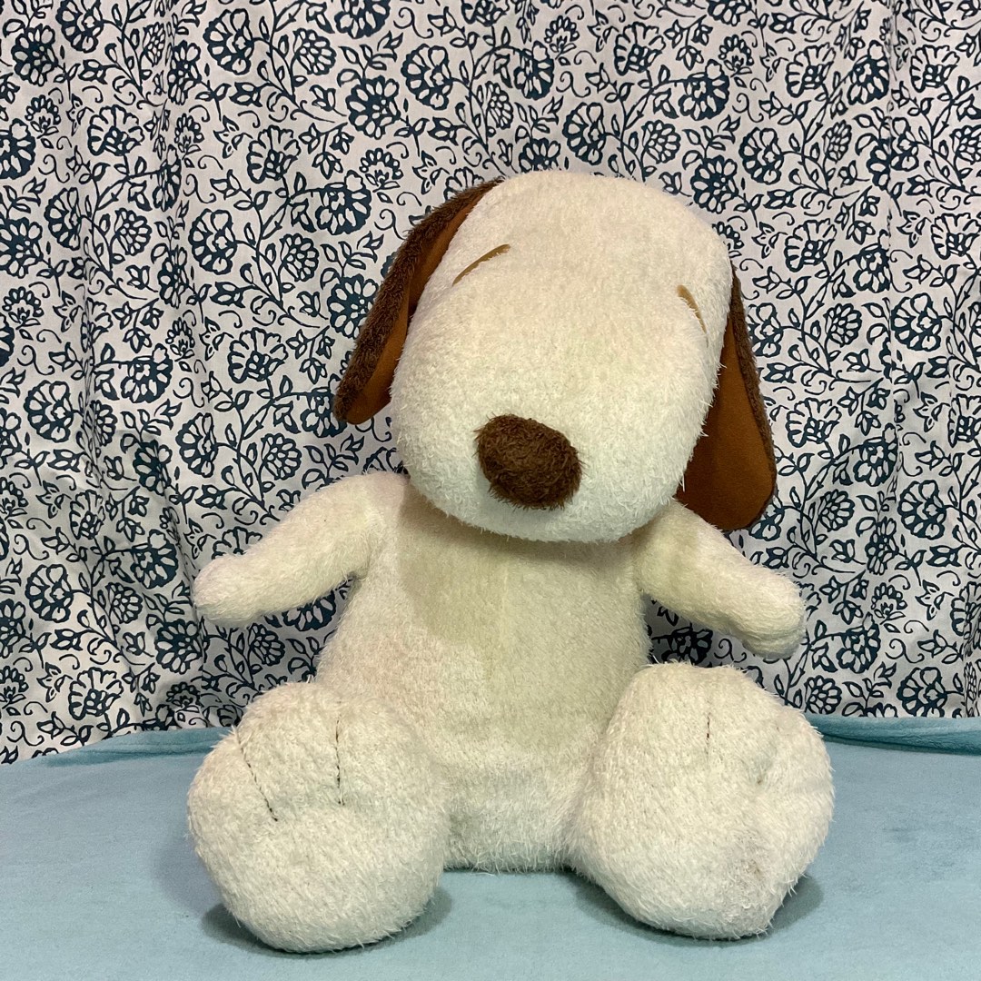 SITTING BIG SNOOPY, Hobbies & Toys, Toys & Games on Carousell