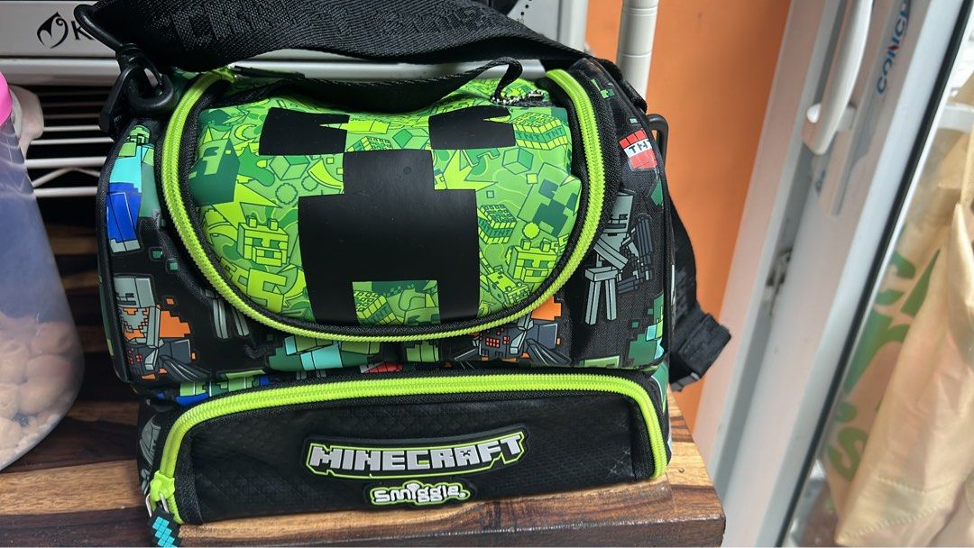 Smiggle lunch bag minecraft, Bayi & Anak, Perawatan & Makanan Anak di ...