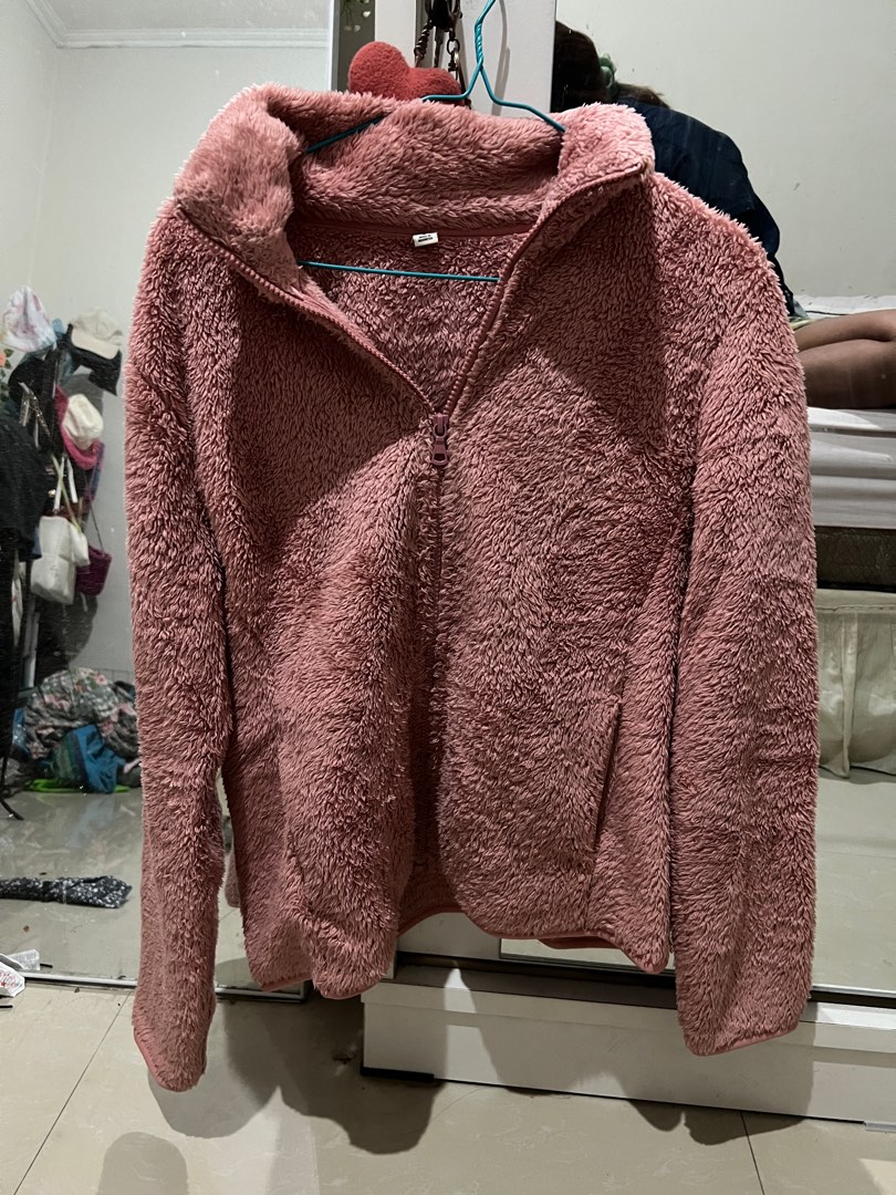 Uniqlo Fluffy Pink Jacket, Fesyen Wanita, Pakaian Wanita, Baju Luaran ...