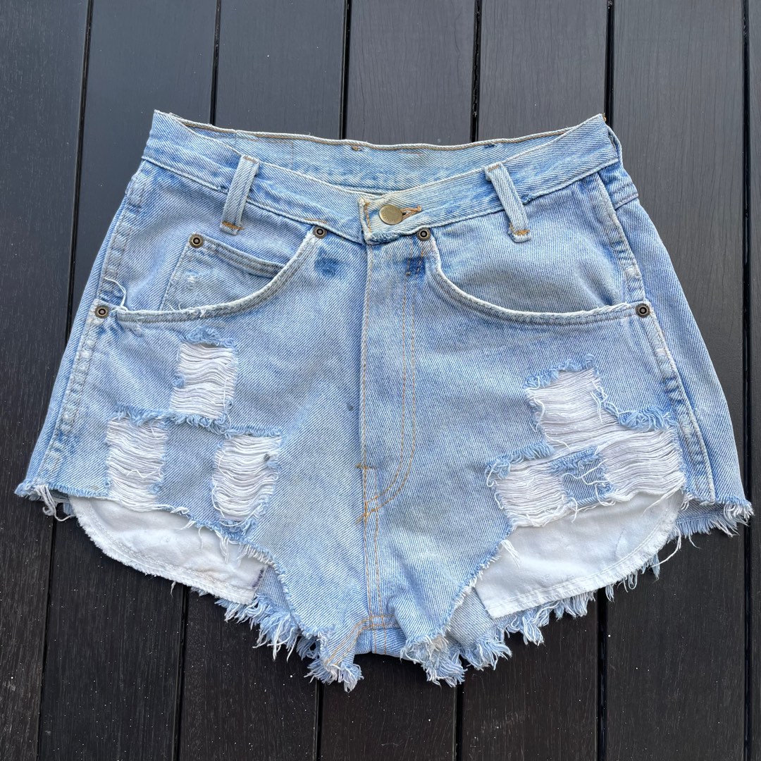 vintage wrangler ripped denim shorts, Women's Fashion, Bottoms, Shorts ...