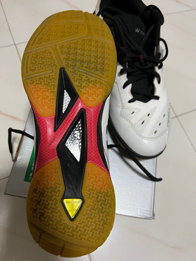 Yonex 65 Z White/Red UK 9.5 for sale, Sports Equipment, Sports & Games ...