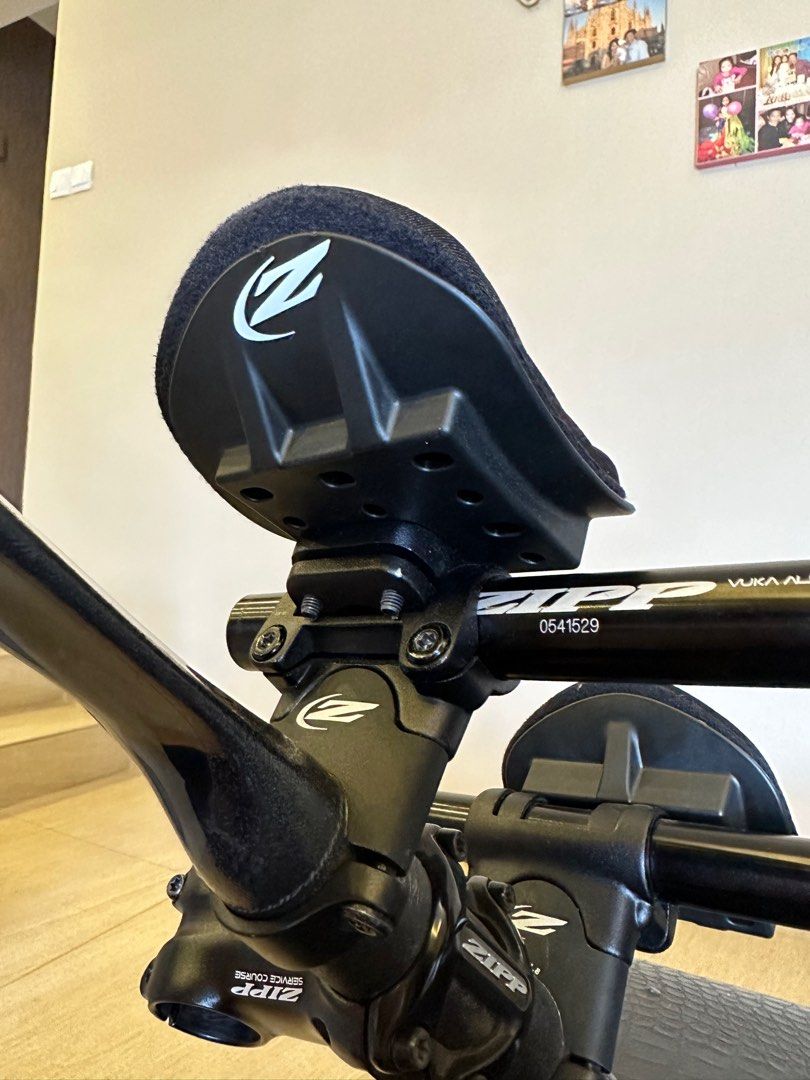 Zipp Aero and Base Bar Cockpit, Sports Equipment, Bicycles & Parts ...