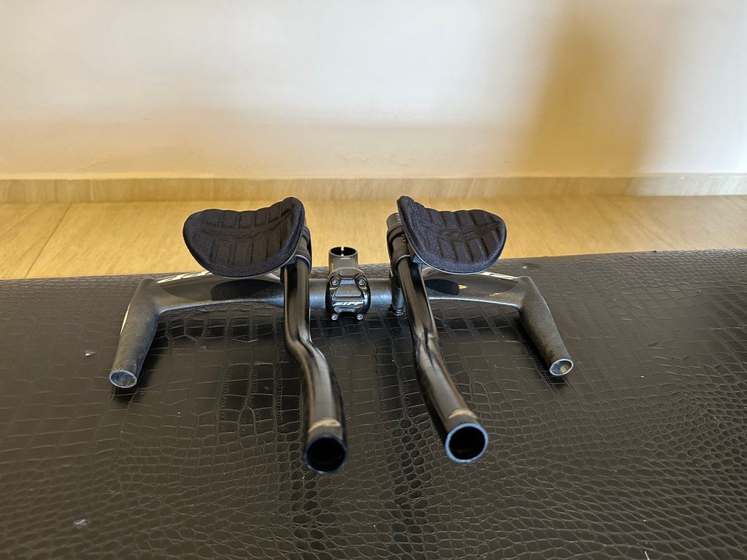 Zipp Aero and Base Bar Cockpit, Sports Equipment, Bicycles & Parts ...