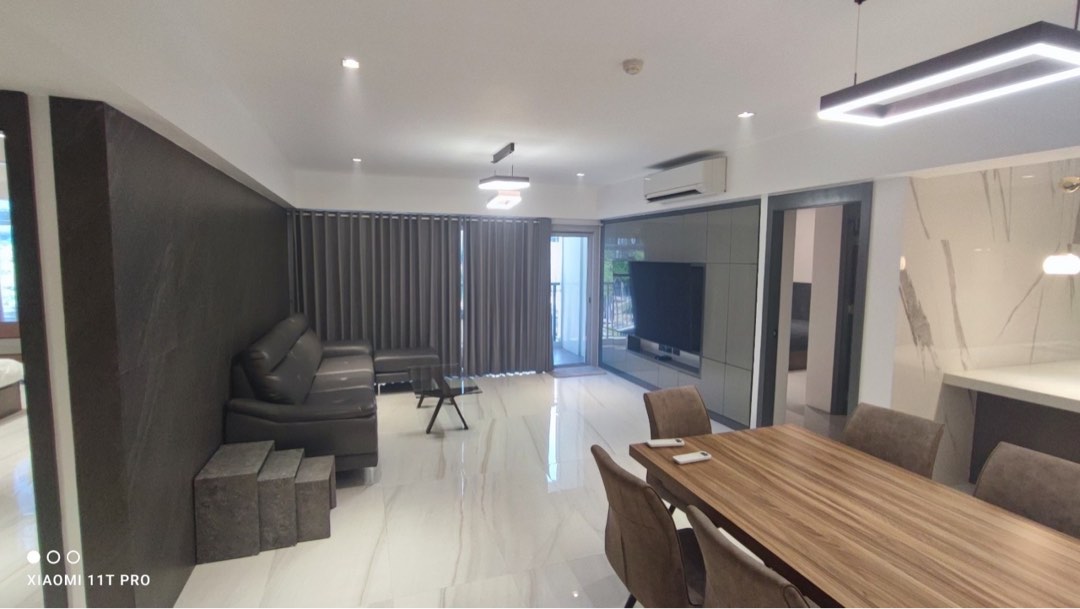 Two Maridien BGC 3 Bedroom 193 SQM URBAN VILLAS 2 Parking Corner unit ...