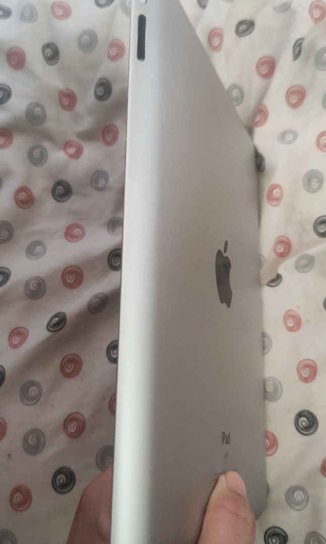 Apple ipad (3rd generation) on Carousell