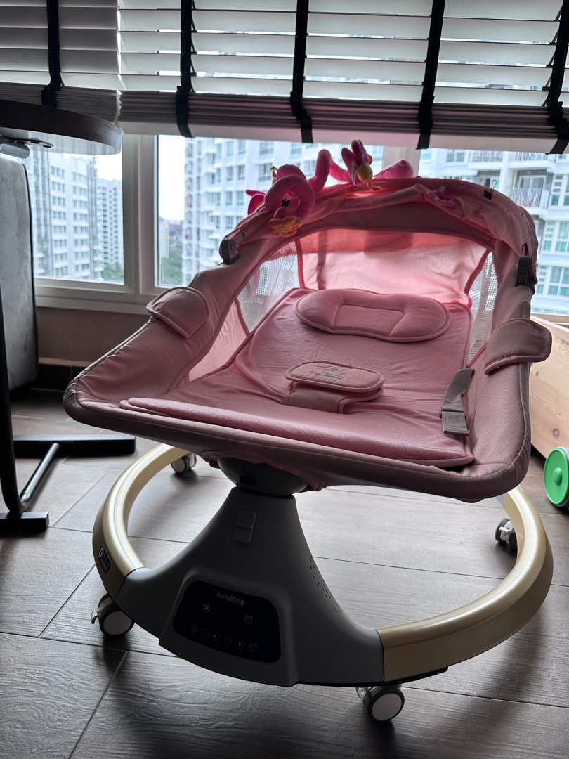 (Must Go) Auto swing / electrical baby rocking chair / bouncer, Babies ...