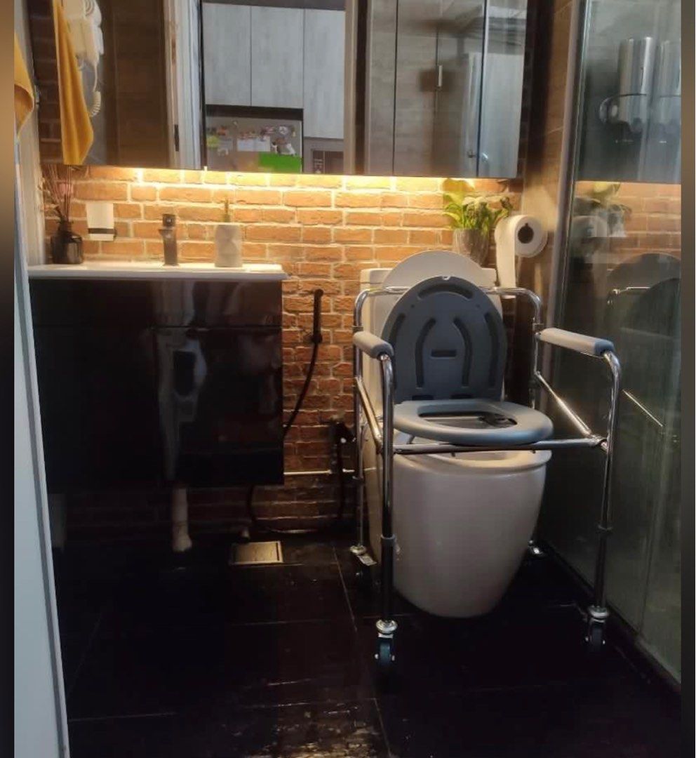 Brand New Commode with wheels comes with free portable urinal bottle ...