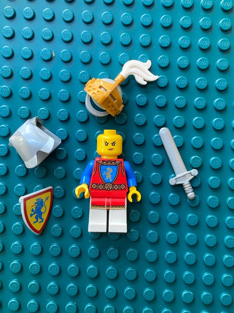 {brand new} LEGO Queen minifig, Hobbies & Toys, Toys & Games on Carousell