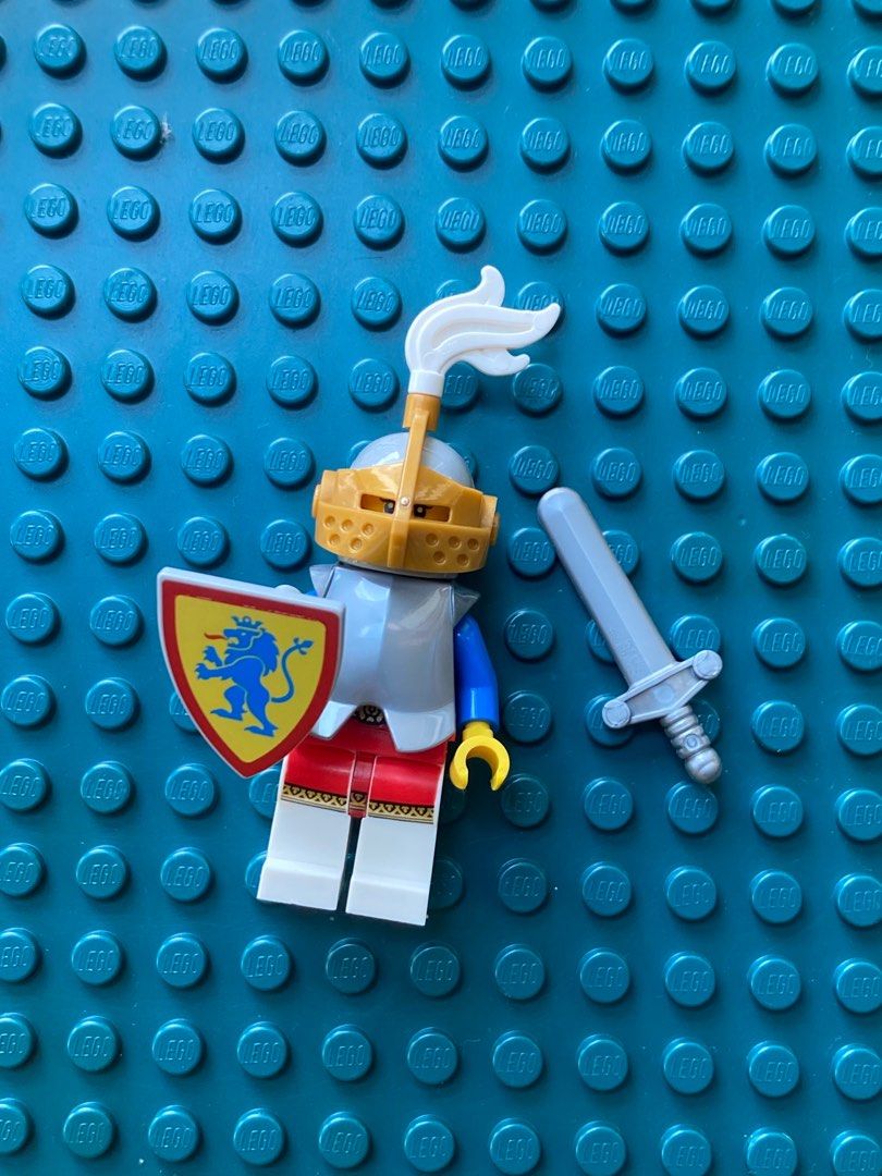 {brand new} LEGO Queen minifig, Hobbies & Toys, Toys & Games on Carousell