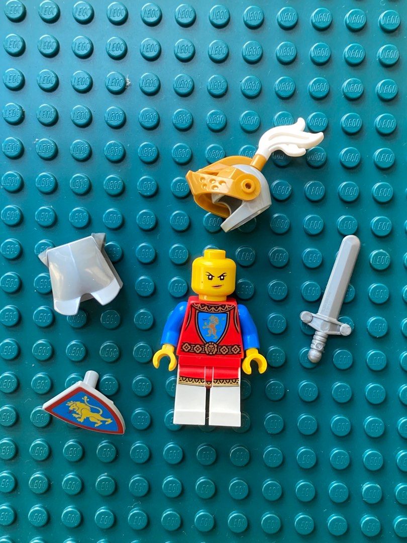 {brand new} LEGO Queen minifig, Hobbies & Toys, Toys & Games on Carousell