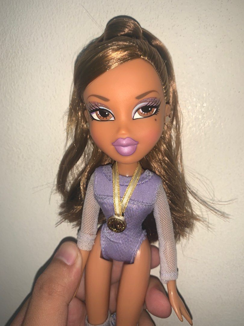 Bratz World Familiez Polita & Bratz Gold Medal Gymnastics Yasmin ...