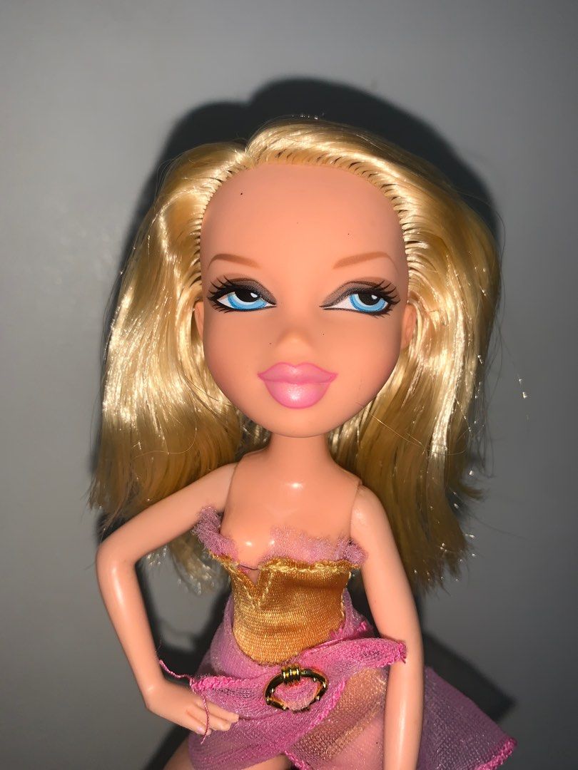 Bratz World Familiez Polita & Bratz Gold Medal Gymnastics Yasmin ...