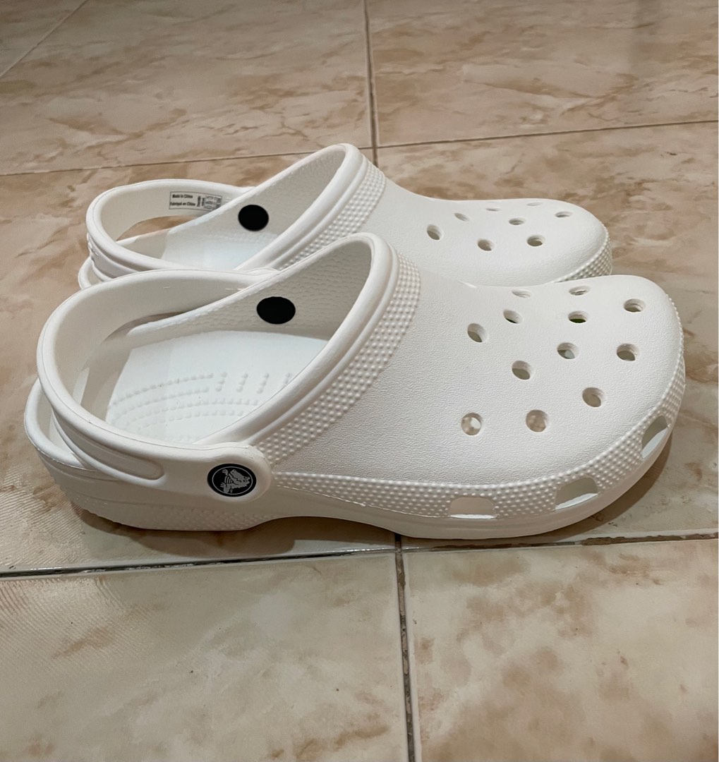 Crocs, Women's Fashion, Footwear, Flats & Sandals on Carousell