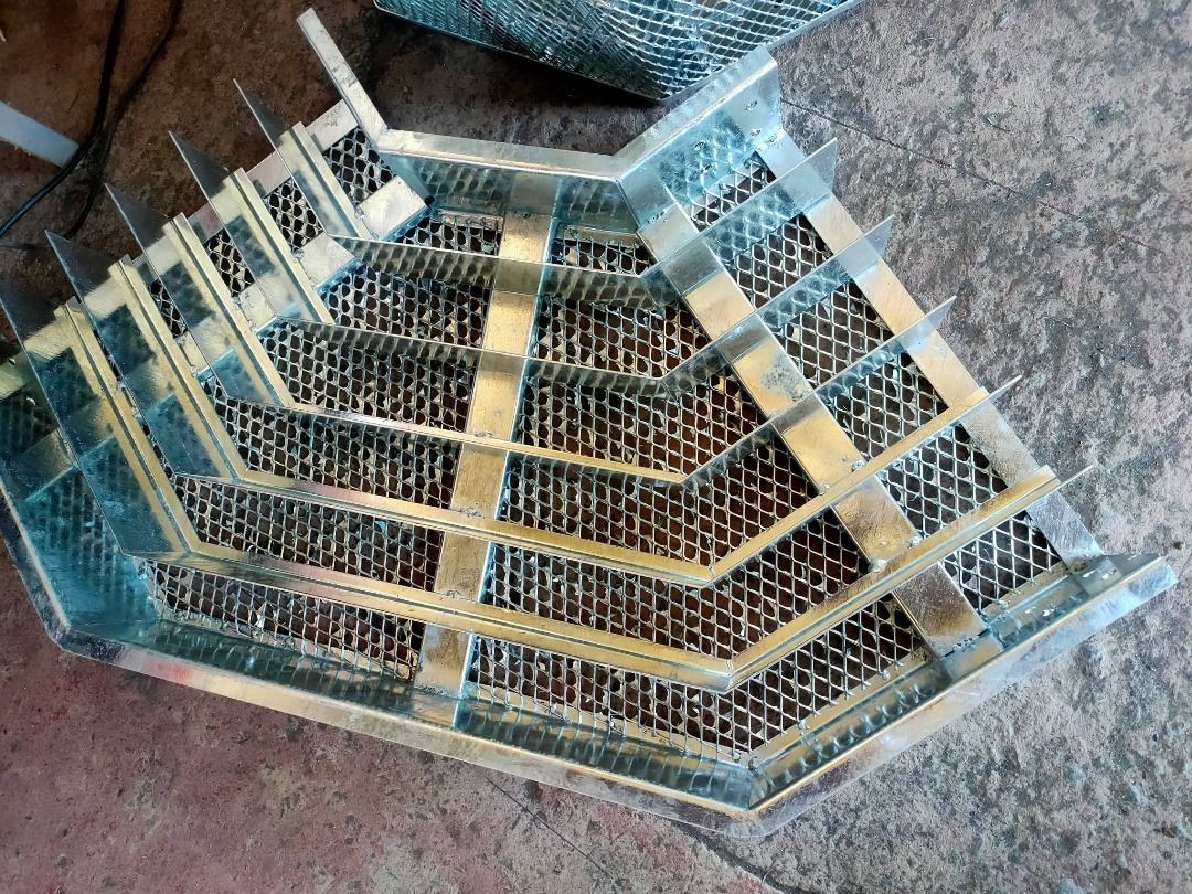 DNC Steel Fabricator of Cable trays wiremesh expanded bottom with ...