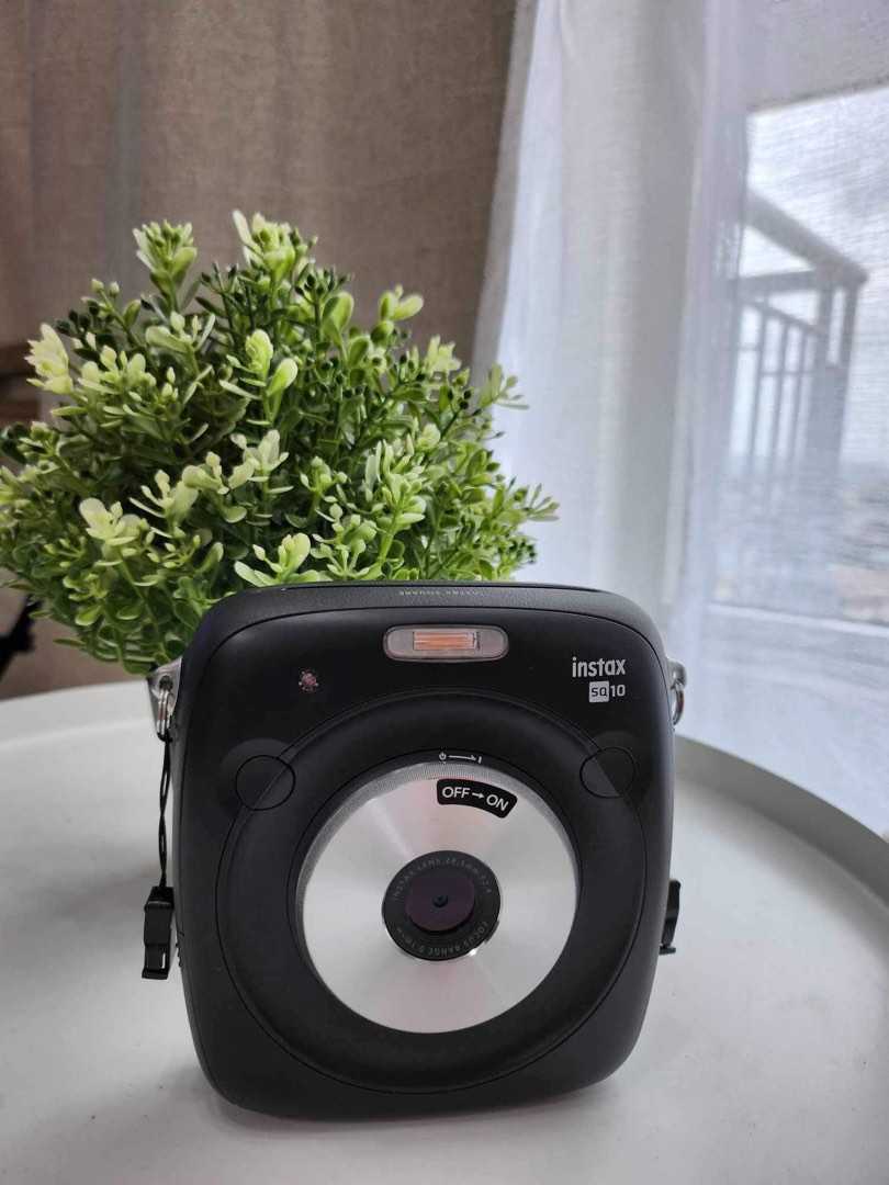 Fujifilm Instax SQ10 (Black) on Carousell