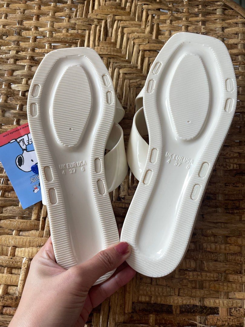 jelly bunny x peanuts grace flats sandals 6 7 8 on Carousell